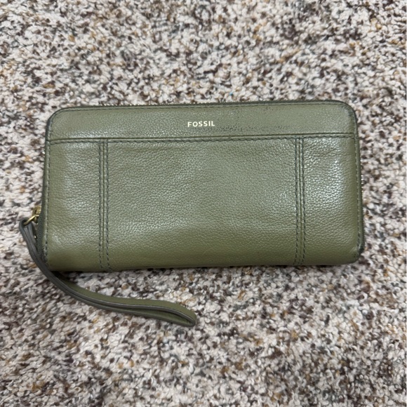 Fossil | Bags | Fossil Green Leather Wallet Wristlet | Poshmark